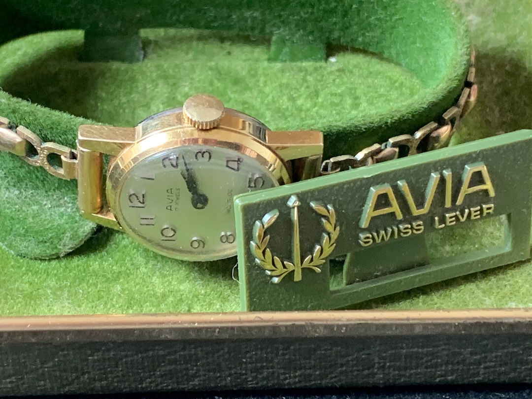 Vintage AVIA Ladies SWISS Made MECHANICAL Dress Watch in Original Box ...