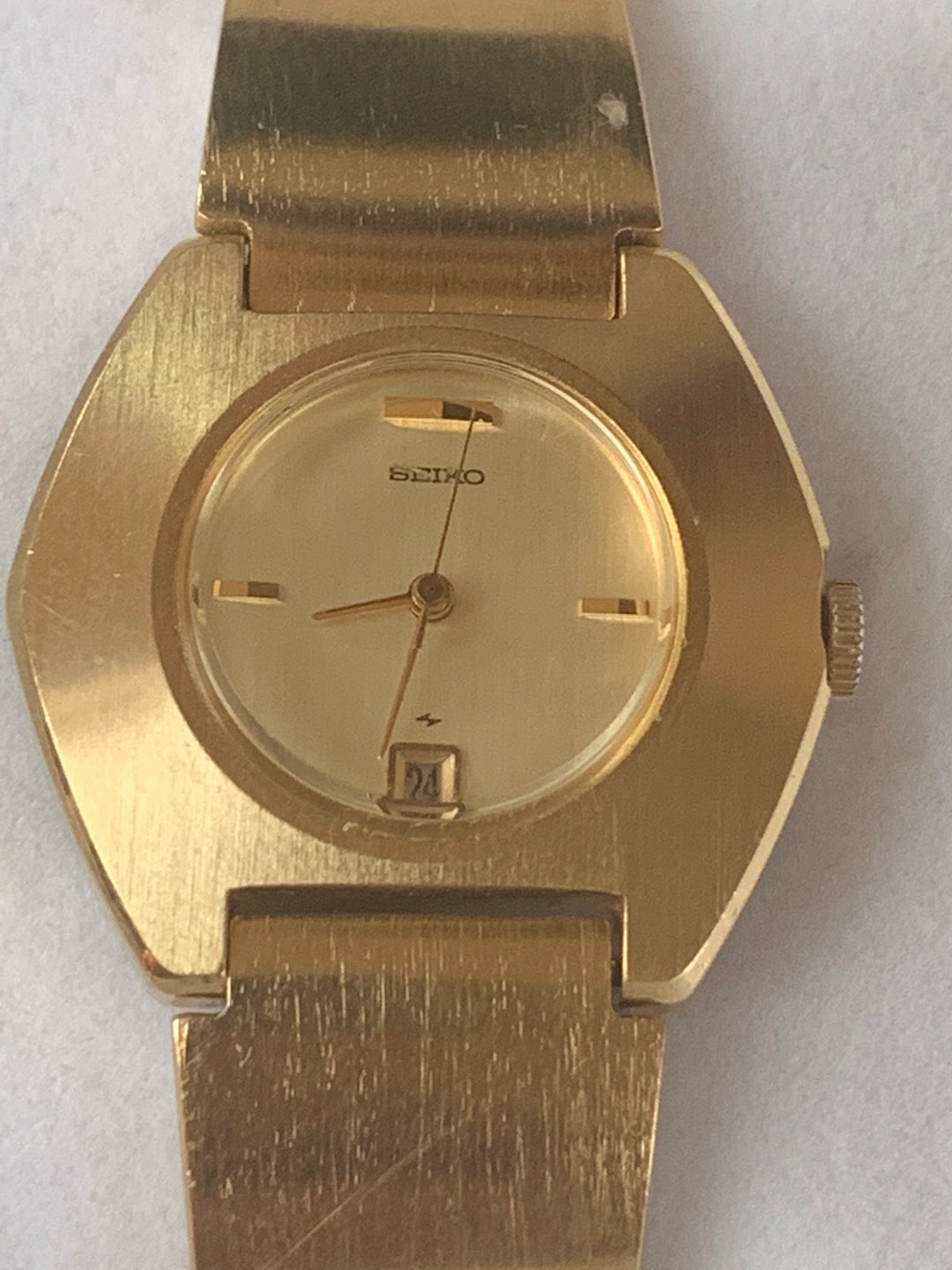 Vintage Seiko Woman's 2202 Silver Angel Vintage Mechanical Gold Tone ...