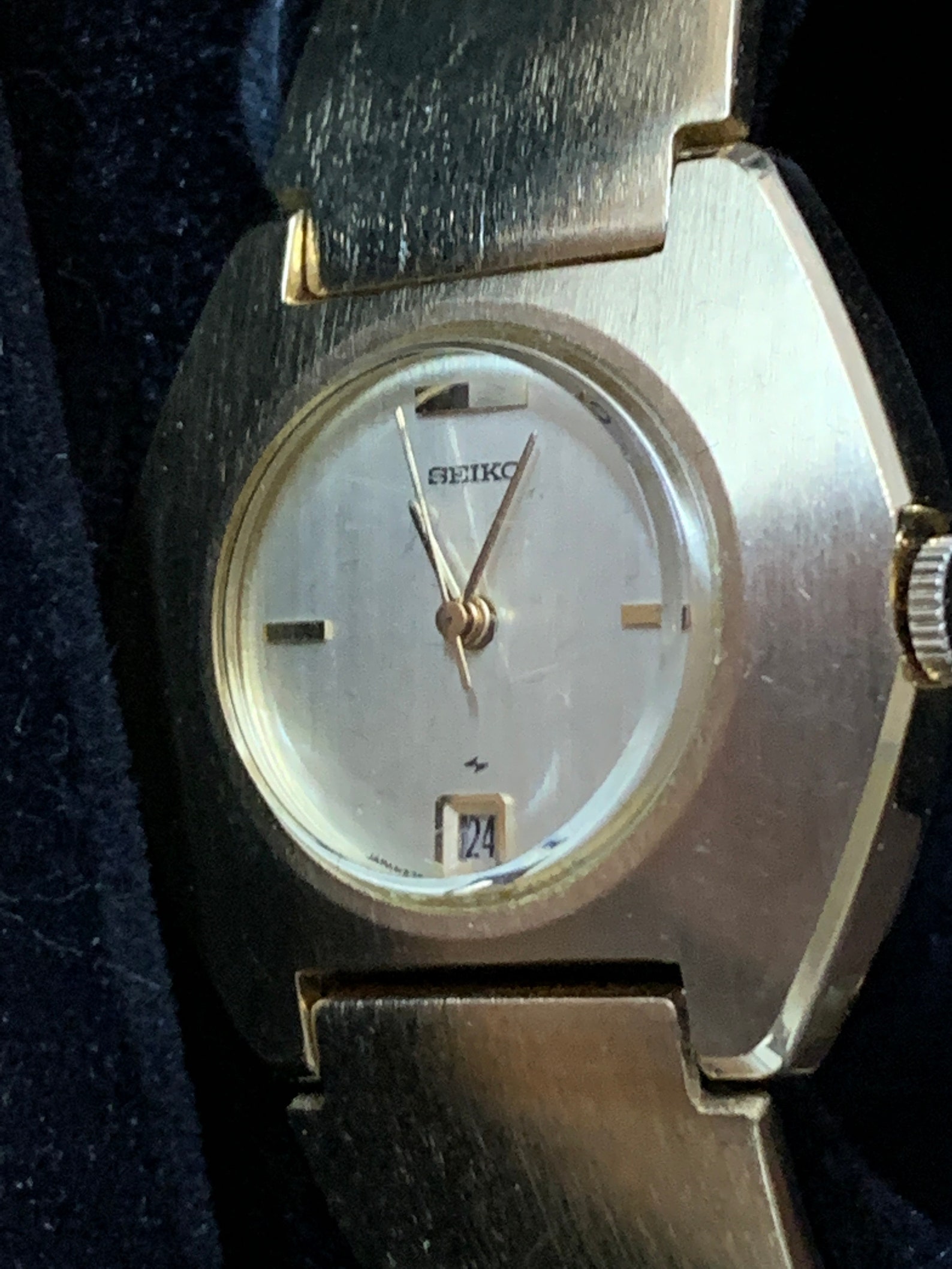 Vintage Seiko Woman's 2202 Silver Angel Vintage Mechanical Gold Tone ...