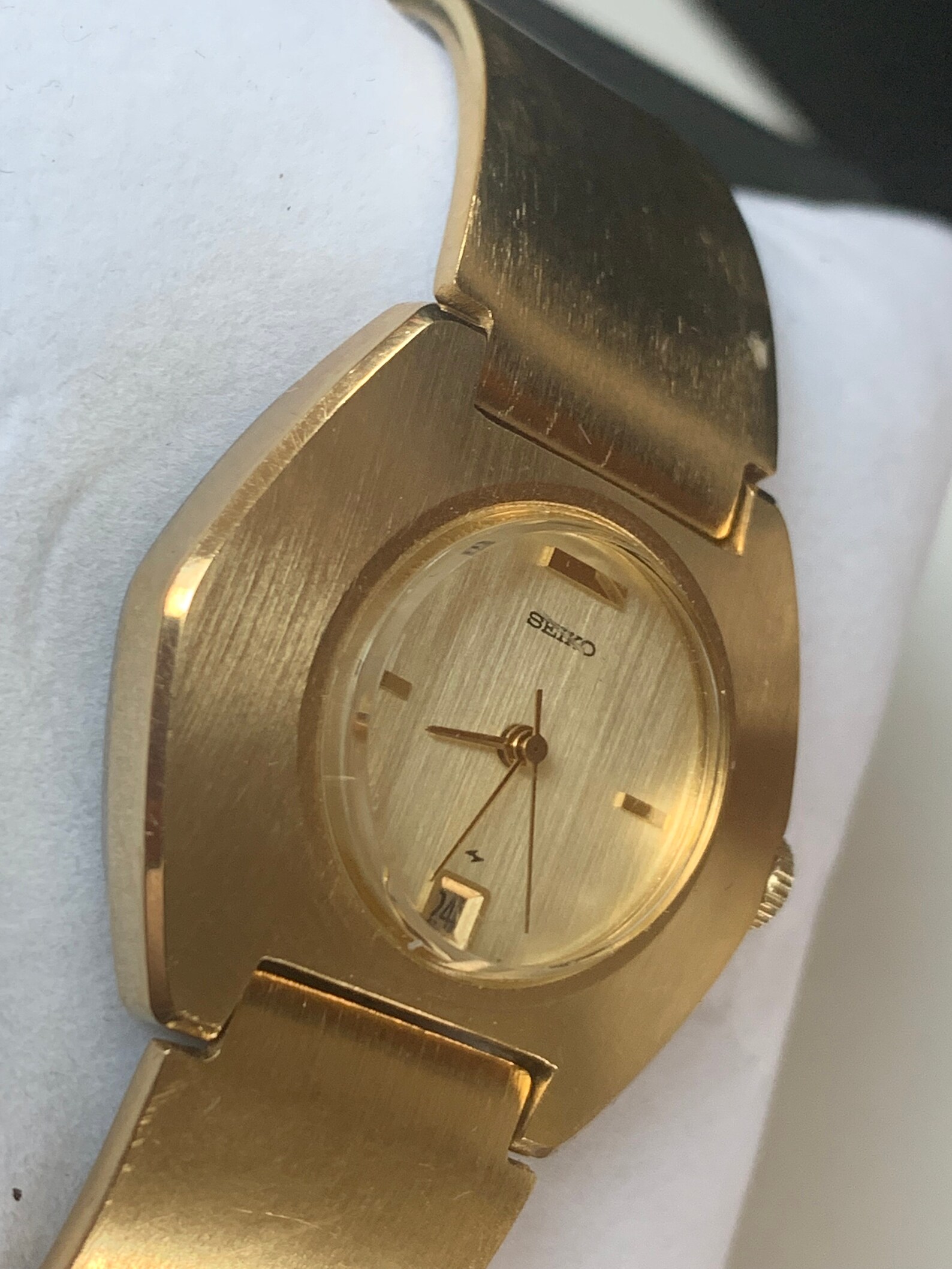 Vintage Seiko Woman's 2202 Silver Angel Vintage Mechanical Gold Tone ...