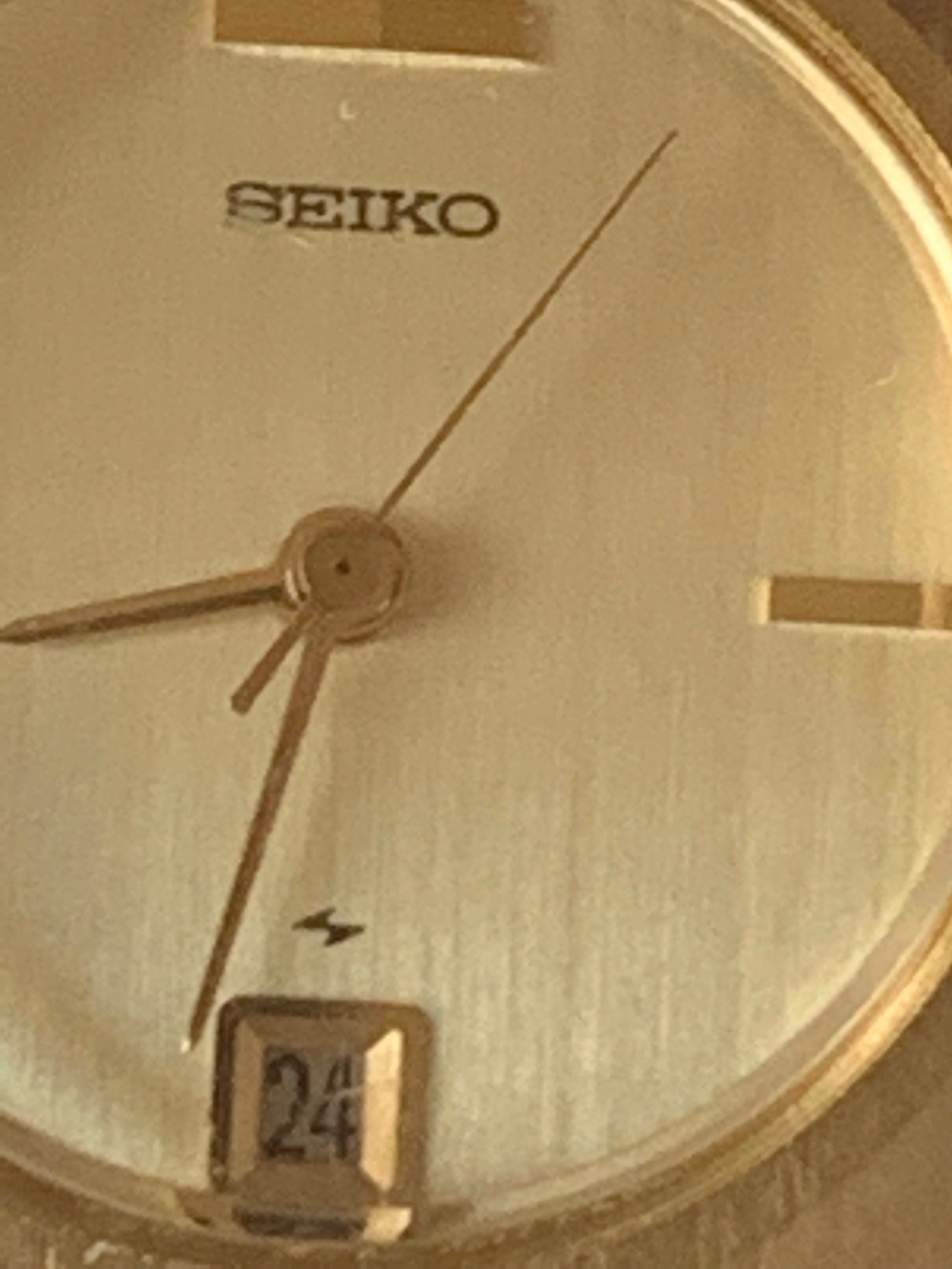 Vintage Seiko Woman's 2202 Silver Angel Vintage Mechanical Gold Tone ...