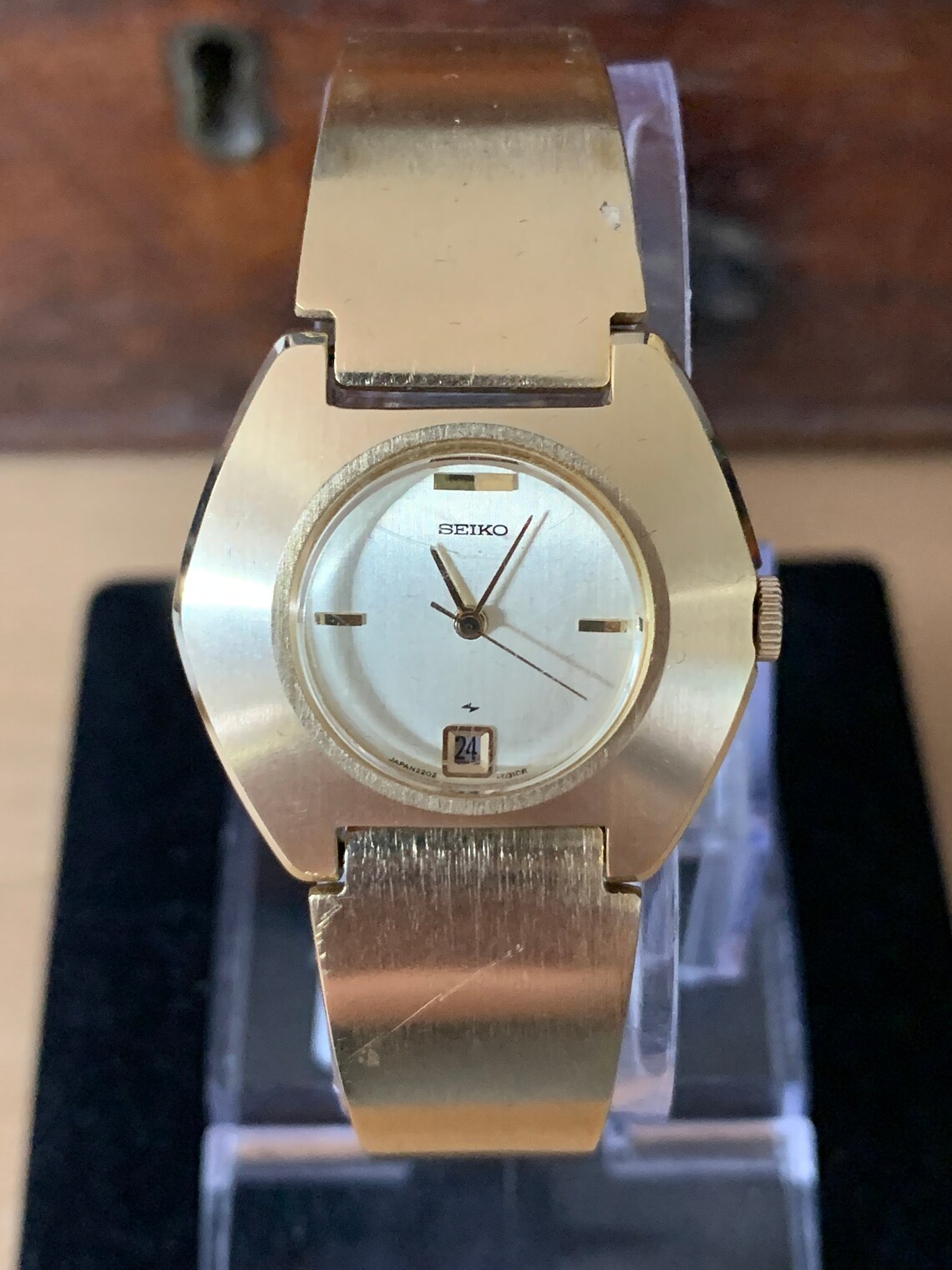 Vintage Seiko Woman's 2202 Silver Angel Vintage Mechanical Gold Tone ...