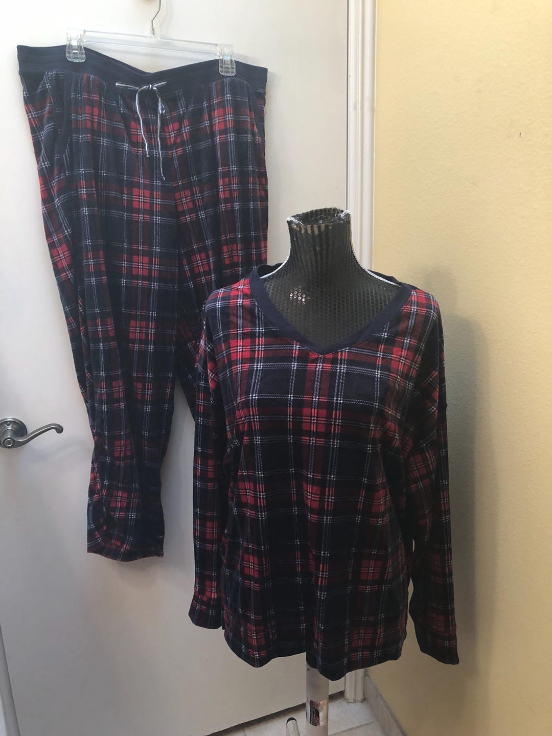 Nautica Size XL Fleece Red & Blue Plaid Mix V-neck Pull Over Long ...