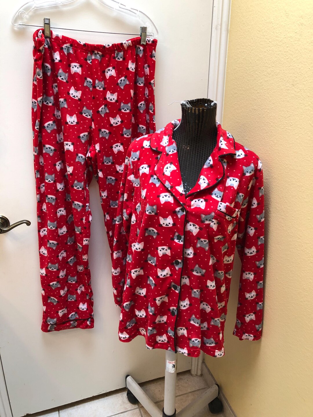 Renee Rofe' Cat Print Fleece Pajama Set - Red, White & Black - XL - Etsy