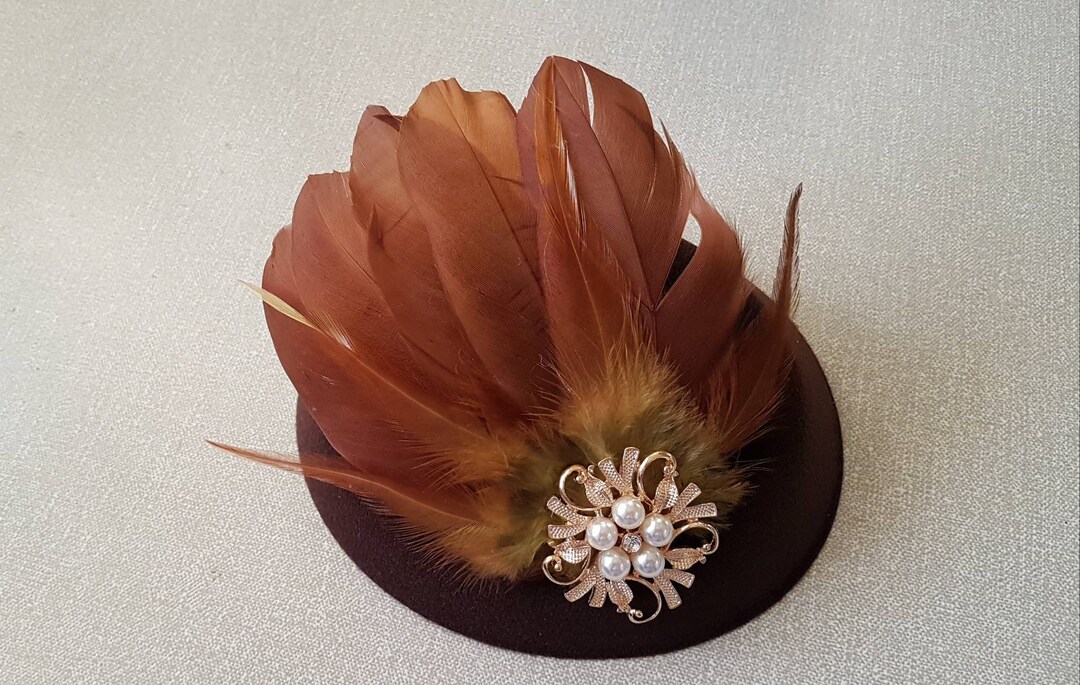 BROWN FASCINATOR, 40s 50s Brown Hat Fascinator #brown Feather Hat ...