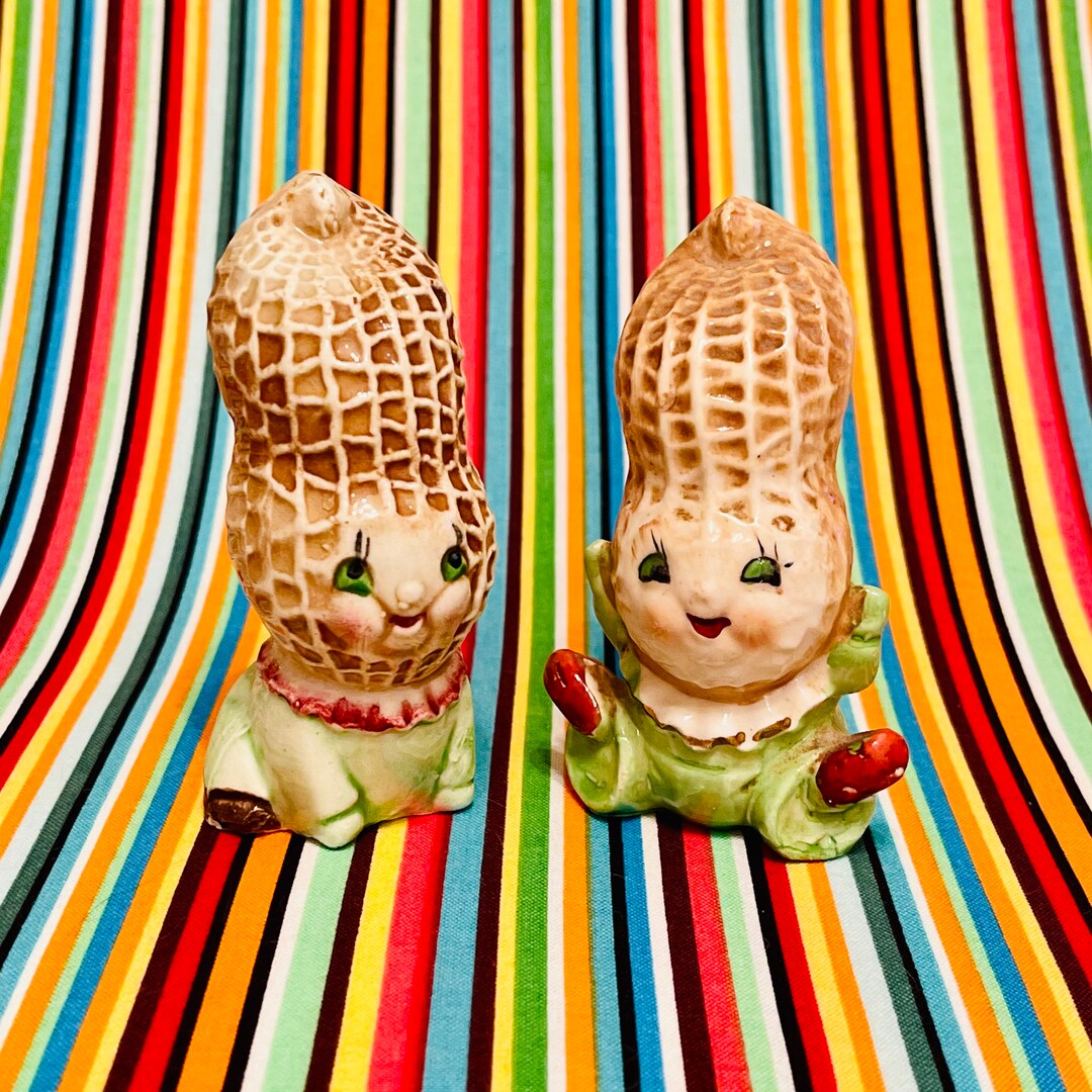 Palmar Anthropomorphic Baby Peanuts in Green Jumpsuits With Ruffel ...