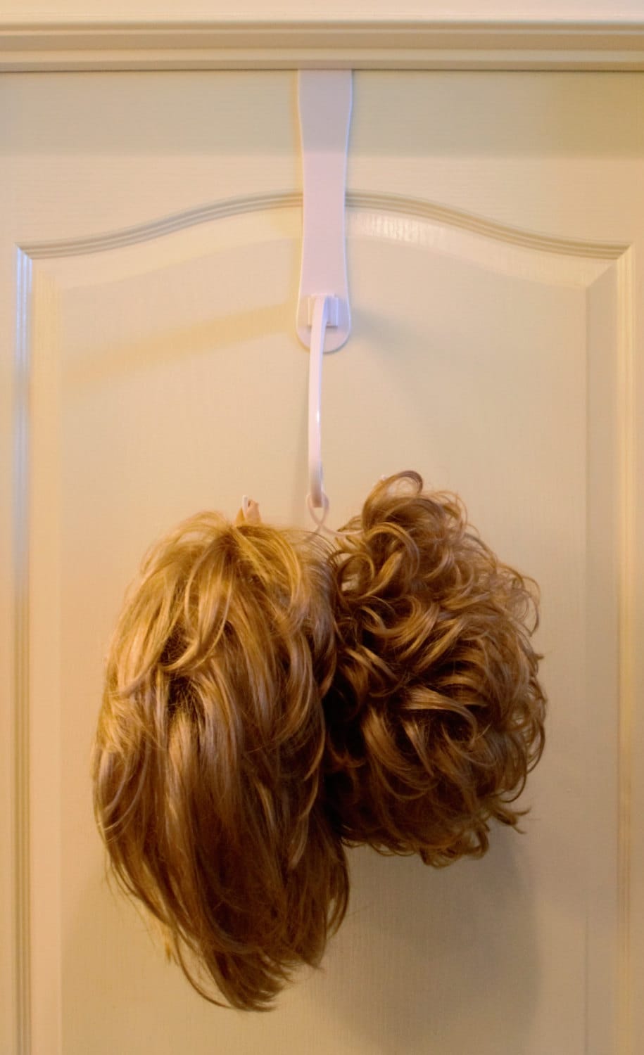 Discreet Behind Door Wig Storage No Mess Drying. Wig Stand, Wig Hanger ...