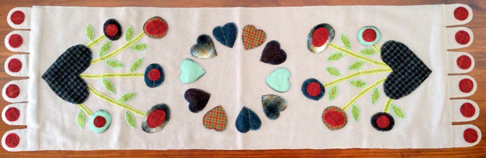 Hearts 'N' Flowers Penny Rug Table Runner pattern Only - Etsy