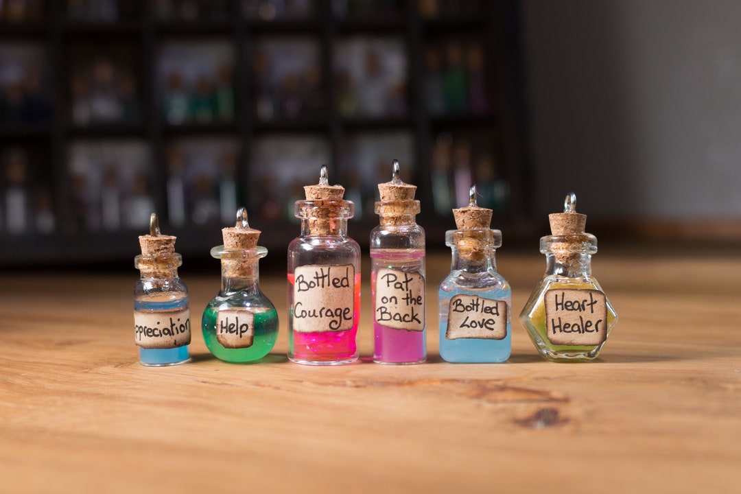 Potion Bottle Necklace - Nice Collection - Glow in the Dark - the ...