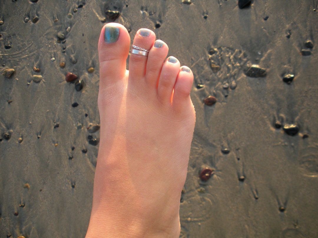 Mini Stack Toe Rings / 3mm Flat & Skinny Braid / Two 2 Rings - Etsy