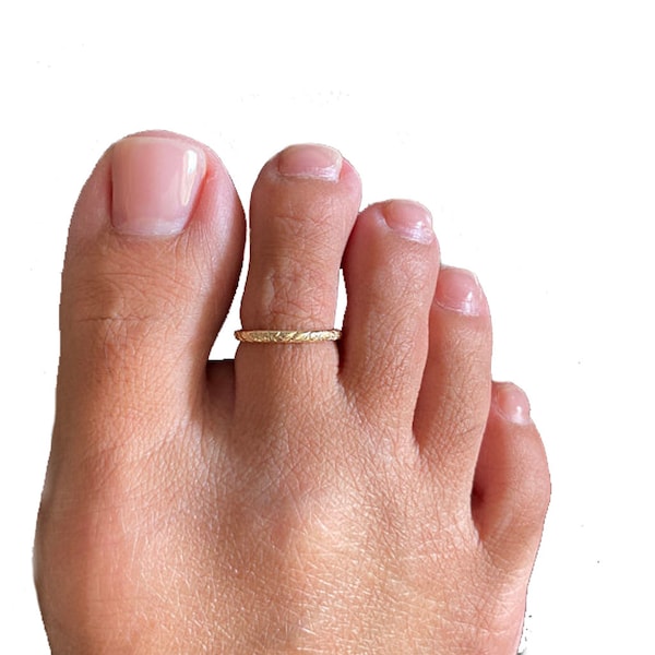 Gold Toe Ring - Etsy