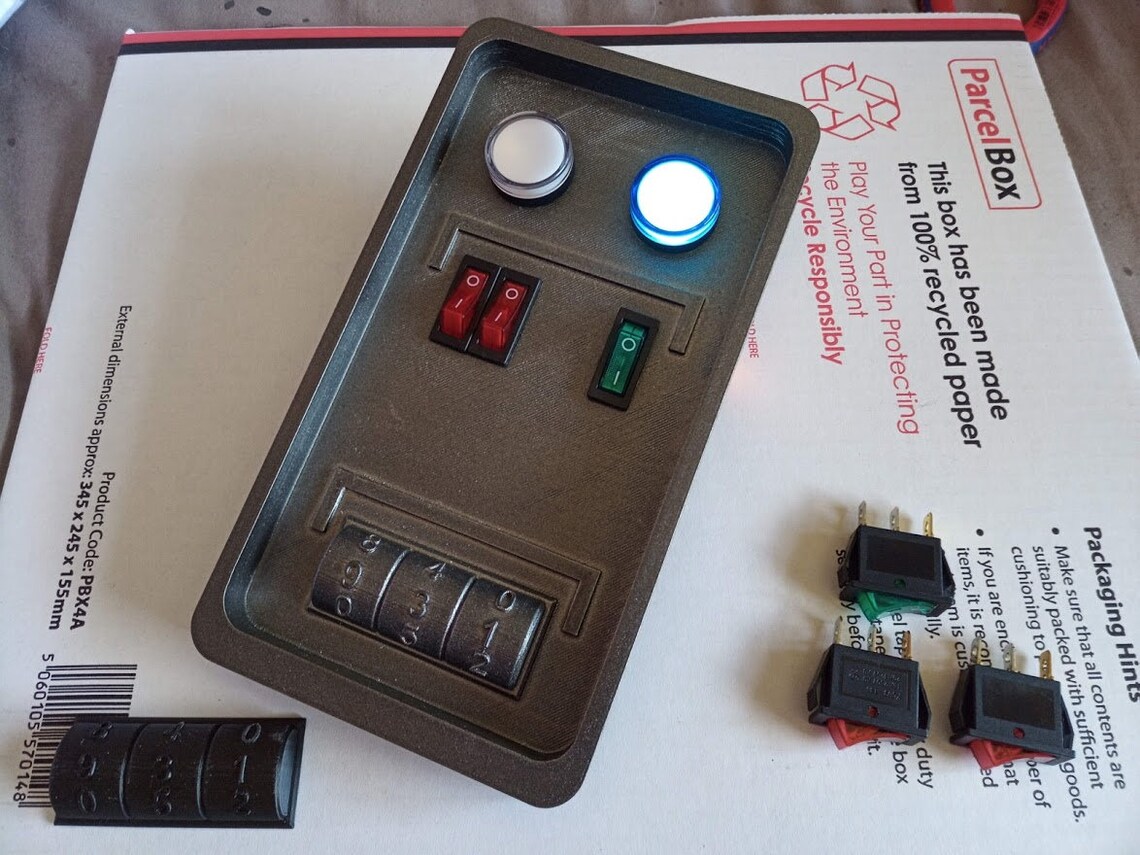 Tf2 intelligence case replica prop RED with led lights | Etsy