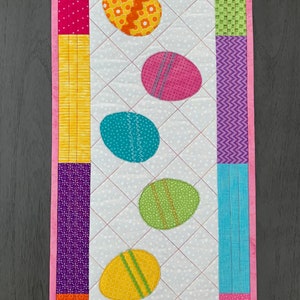 Bright Easter Egg Table Runner - Etsy