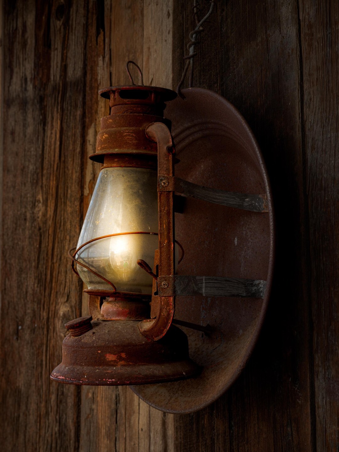 Vintage Rustic Lantern Wall Decor - Antique Oil Lamp With Warm Glow ...