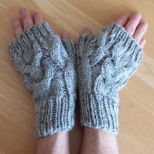 Grey Tweed Giant Horseshoe Cabled Fingerless Mittens - Etsy