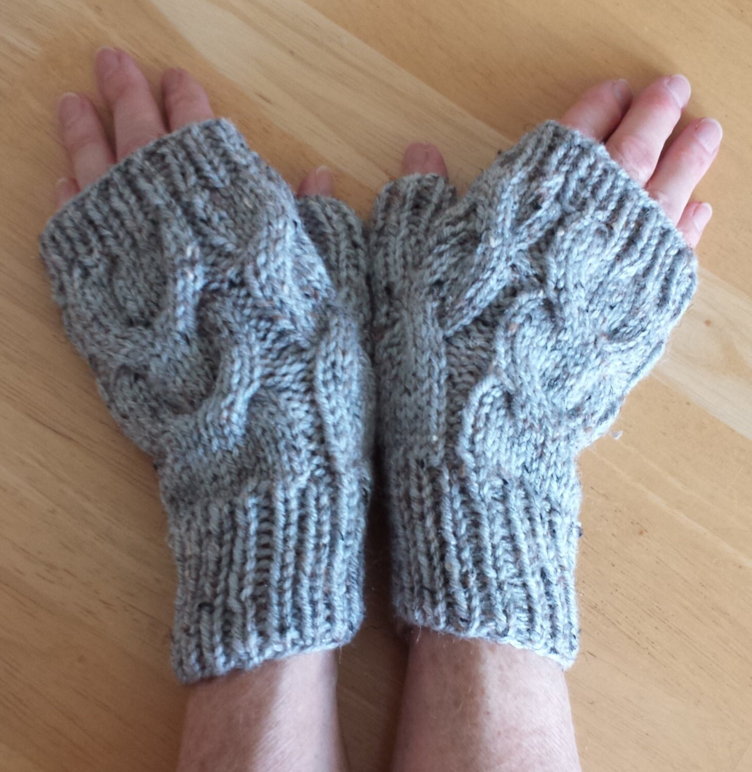 Grey Tweed Giant Horseshoe Cabled Fingerless Mittens - Etsy