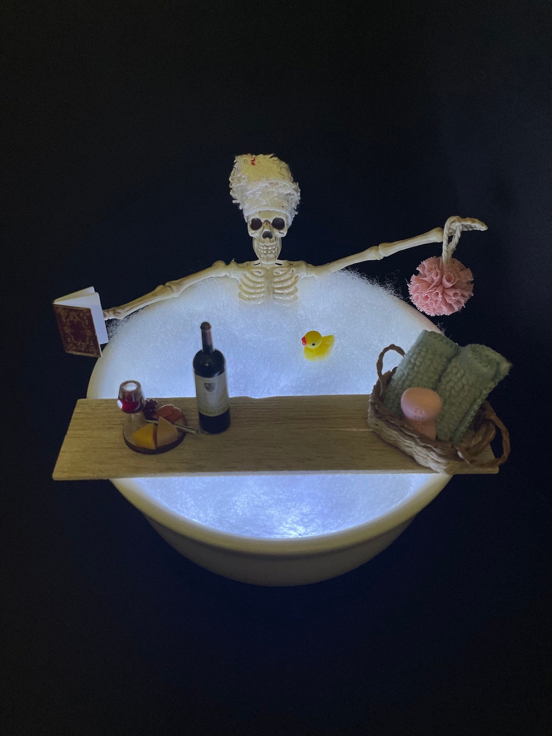LIGHT UP Skeleton in a Jacuzzi Bathtub, Hot Ghoul Summer, Summerween ...