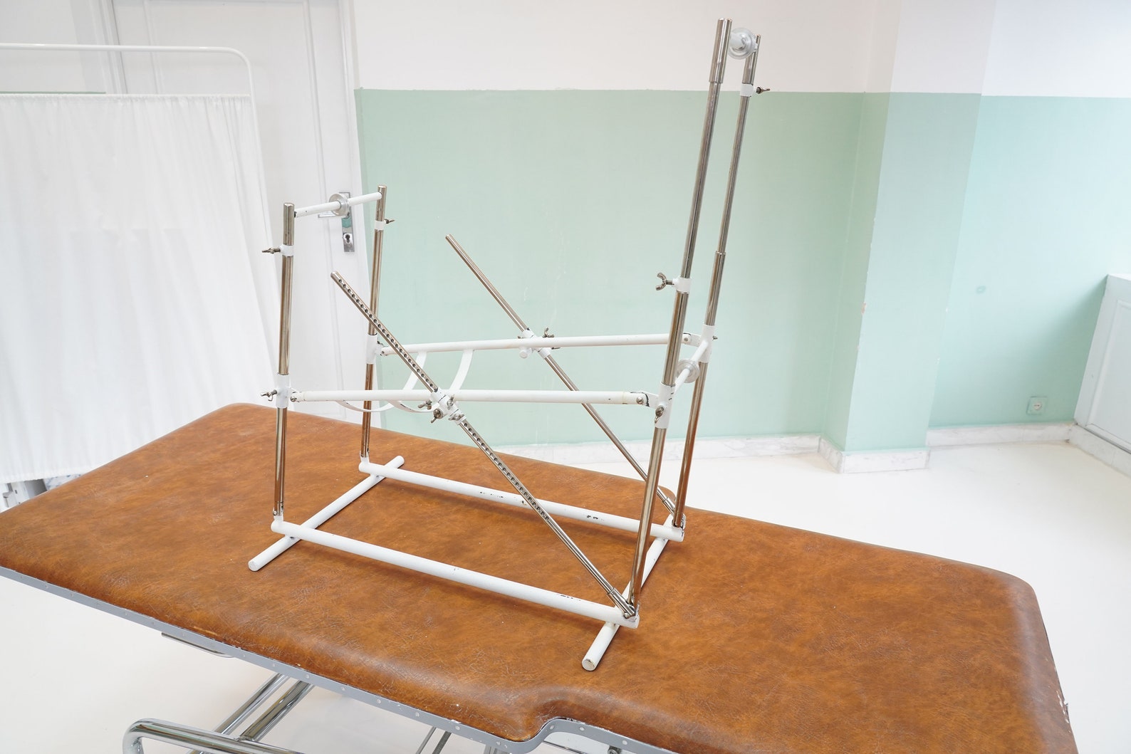 Vintage Leg Orthopedic Medical Traction Device With Pulleys / Medfet ...