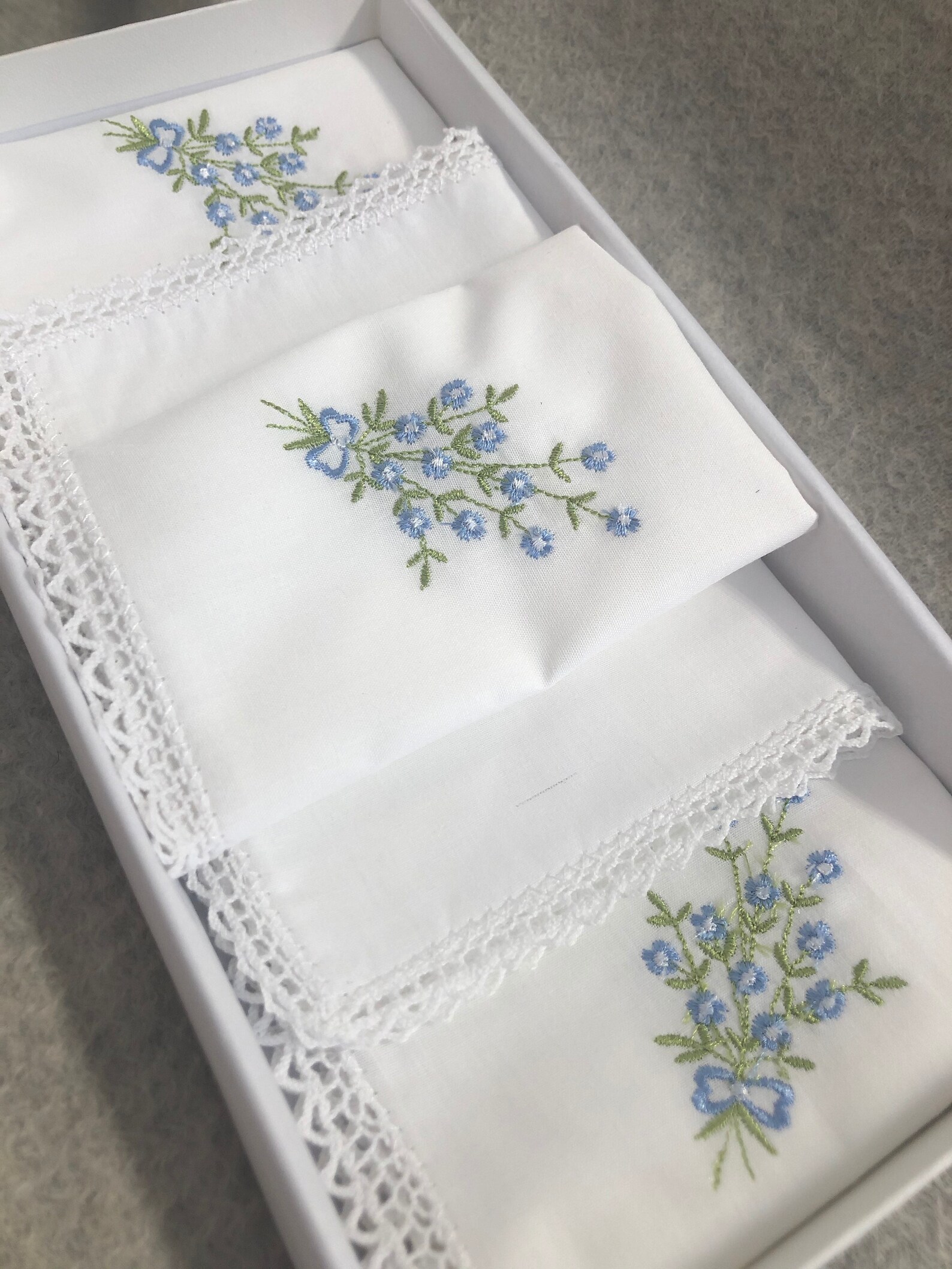 Gift Box of 5 Beautiful 100% Cotton Ladies Handkerchiefs With Fine ...