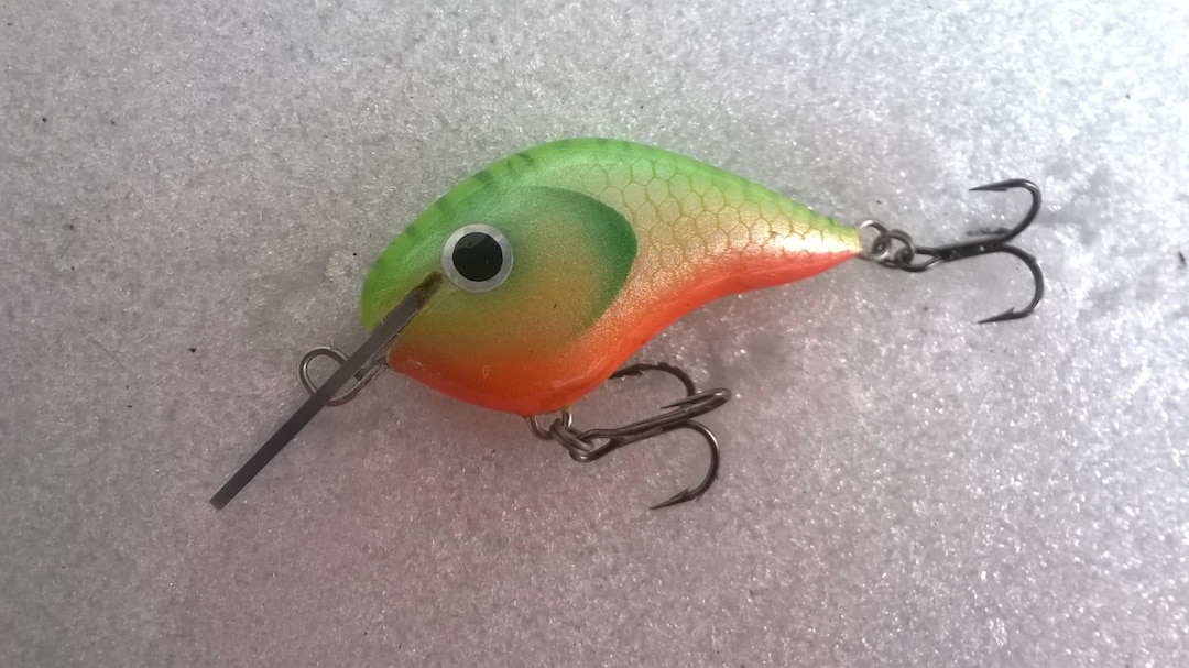 Handmade Wooden Fishing Lure Light Crankbait Fishing Green Yellow 40mm ...