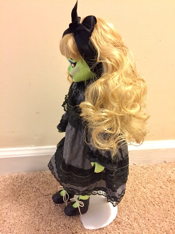 HANDPAINTED porcelain HORROR doll - munimoro.gob.pe