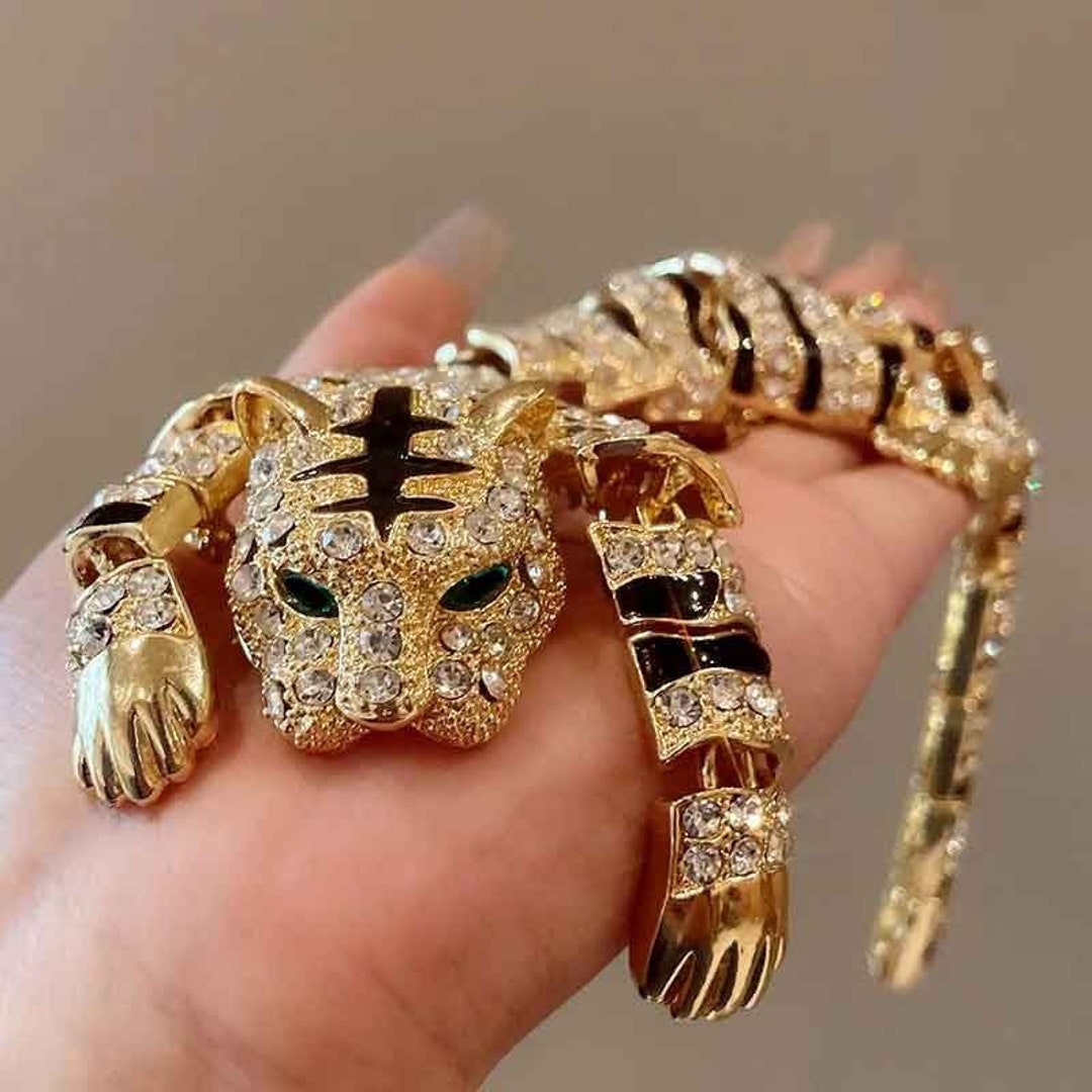 Broche vintage,broche de tigre ,broche romantique,broche princesse ...