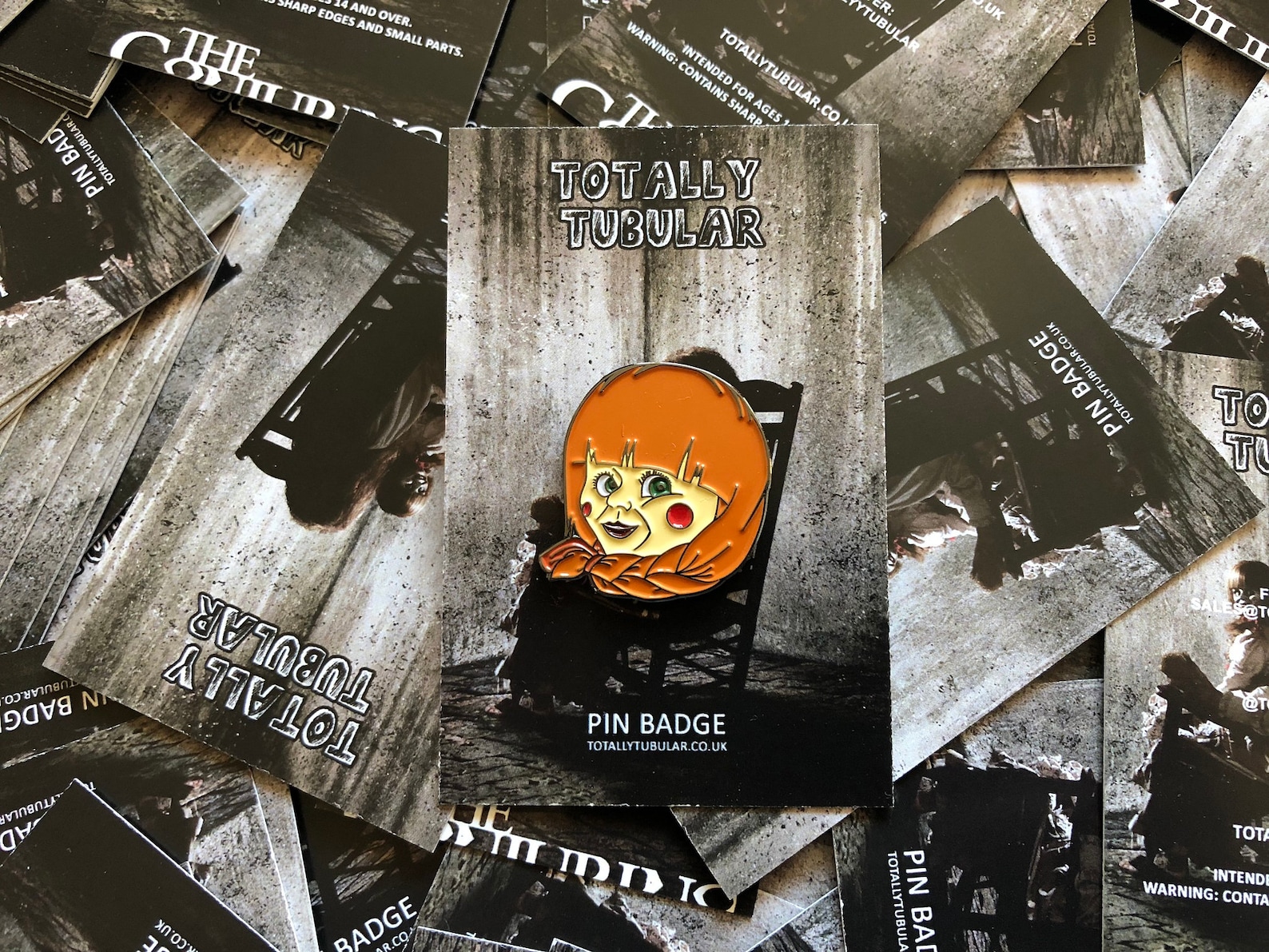 THE CONJURING - ANNABELLE Face Enamel Metal Pin Badge - Etsy
