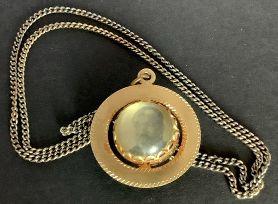 Vintage 1960s Martin Luther King Spinning Pendant Nec… - Gem