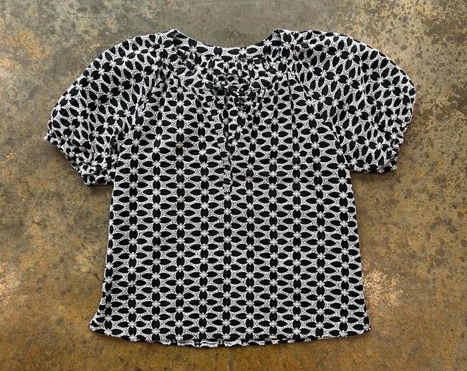 Vintage Black and White Flower Pattern Blouse • Fits Like Women’s M - Etsy