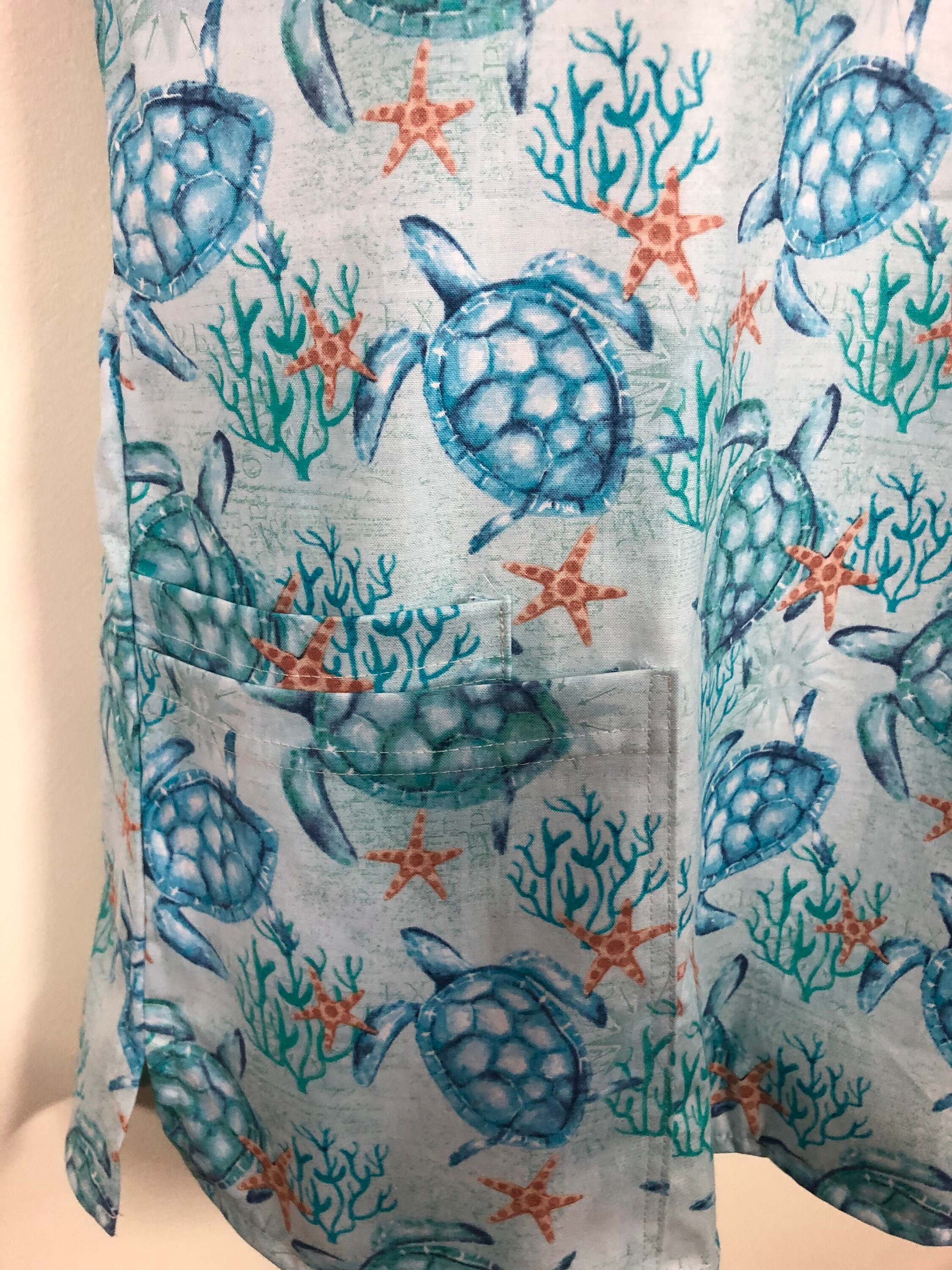 Nurse scrub top Ladies Large Turtle theme - Etsy Polska