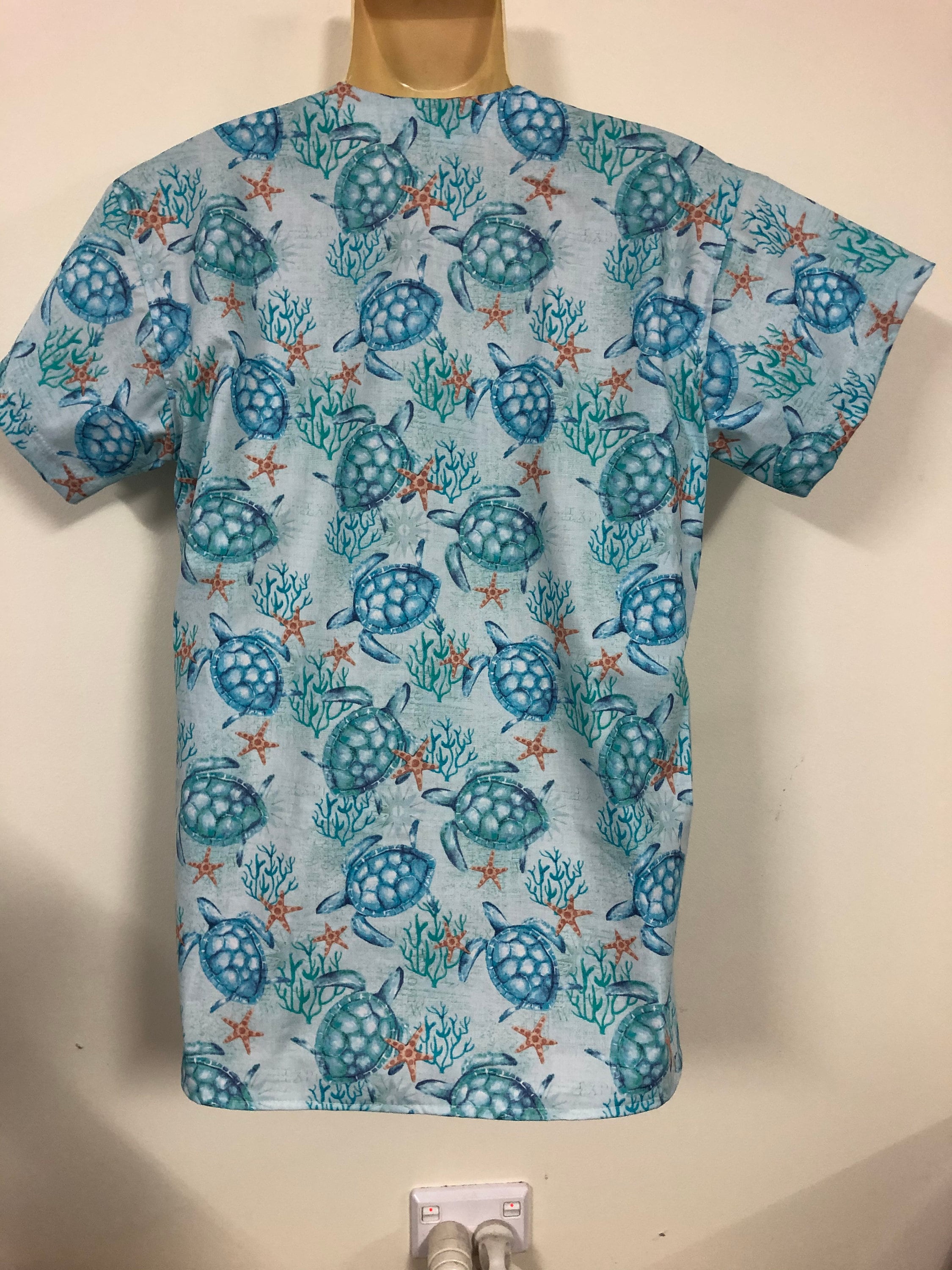 Nurse scrub top Ladies Large Turtle theme - Etsy Polska