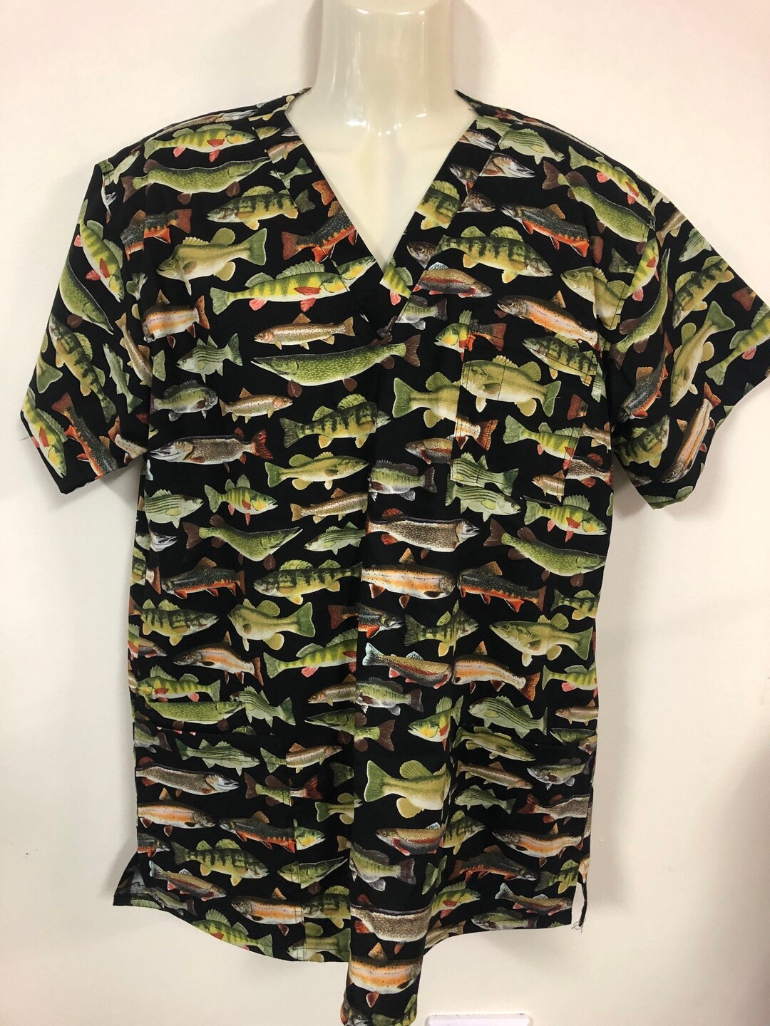 Nurse scrub top Fish Print - Etsy Italia