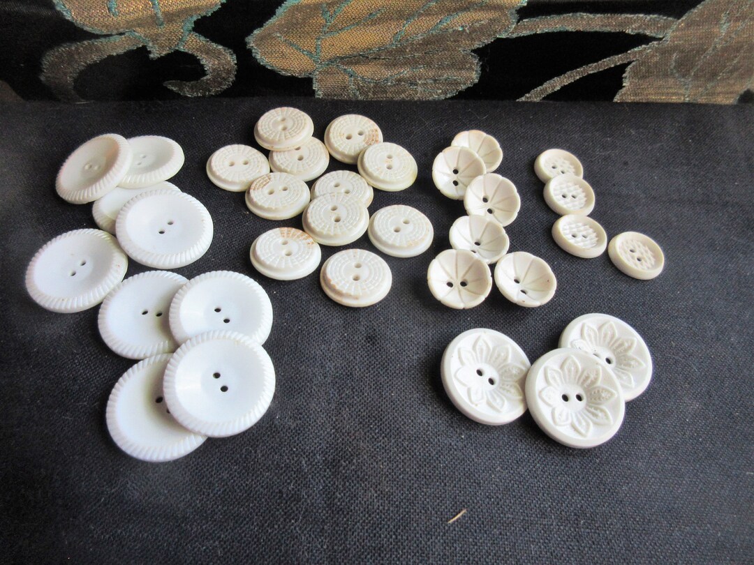5 Assorted Sets of White Vintage Buttons, 1940's and 50's Buttons, True ...