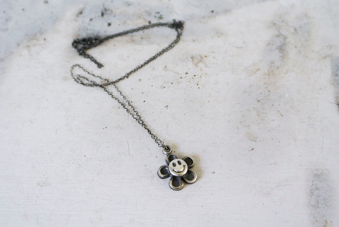 Smiley Face Flower Necklace - Etsy
