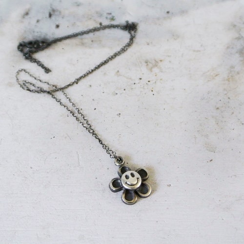 Smiley Face Flower Necklace - Etsy