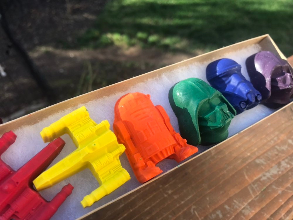Star Wars Party // Star Wars Crayons // Star Wars Crayon Boxes // FE ...