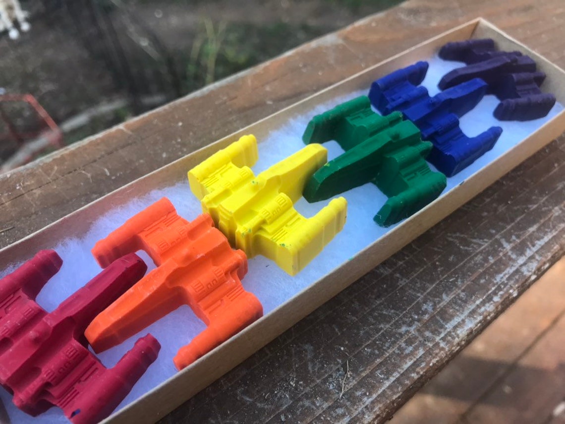 Star Wars Party // Star Wars Crayons // Star Wars Crayon Boxes // FE ...