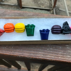 Food Crayons // Burger Crayon // Pizza Crayons // Pizza Party Favor ...