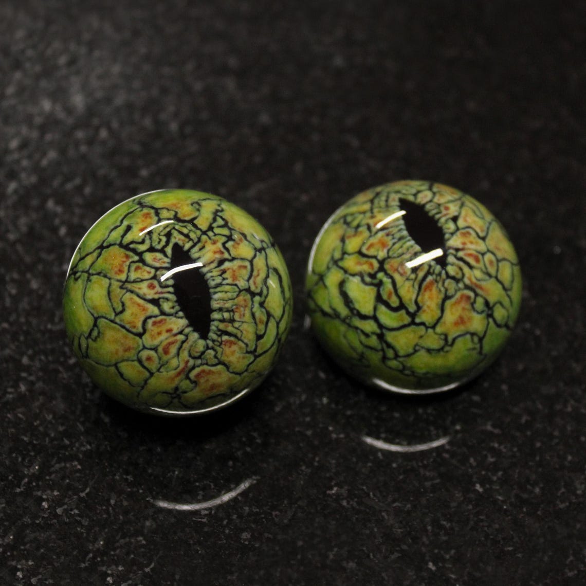Raptor - Realistic JP Raptor Eyeball – Fake Acrylic Eyes for Sculpture ...
