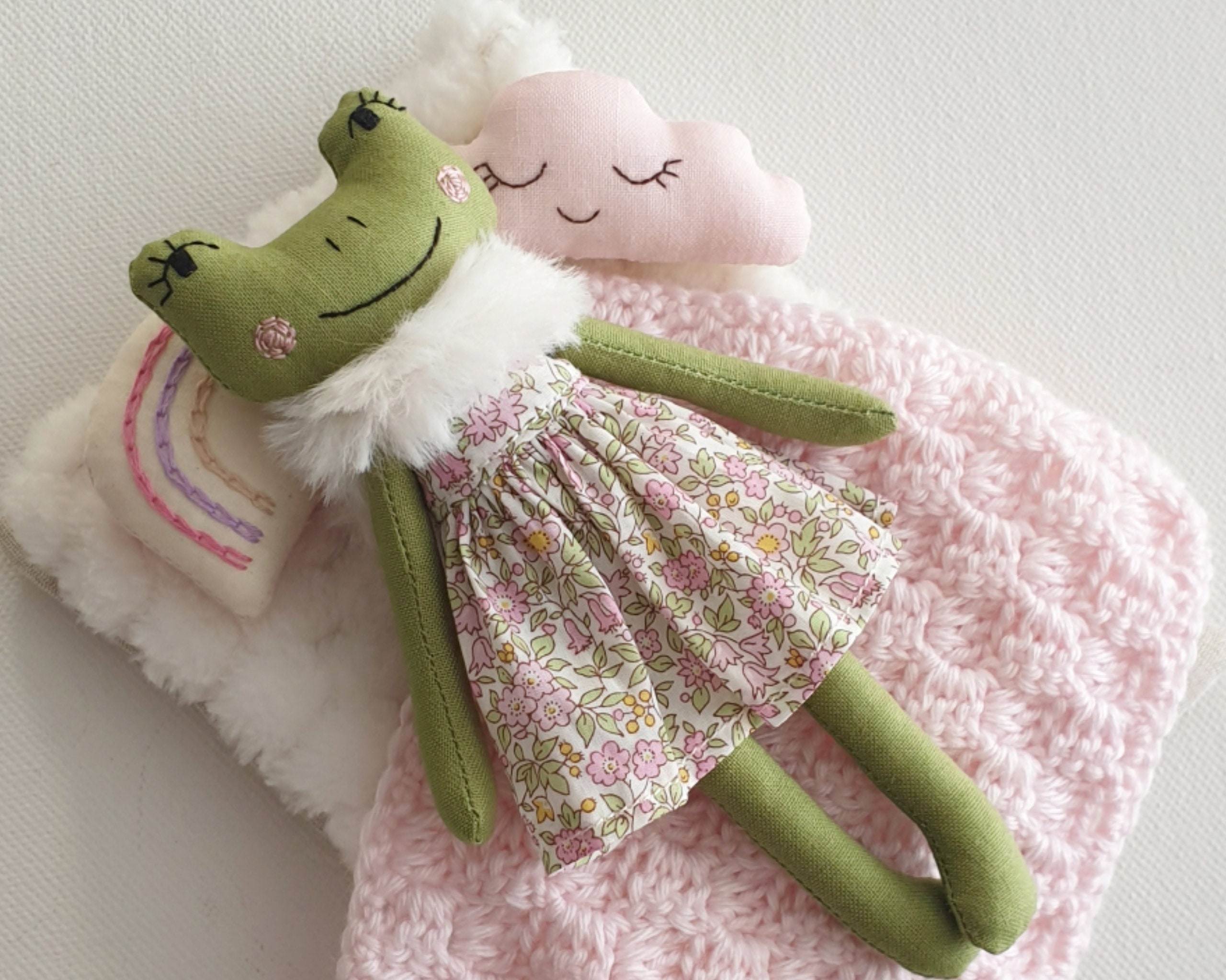 Frog Doll Sewing Pattern and Tutorial. Mini Froggy Doll PDF - Etsy UK