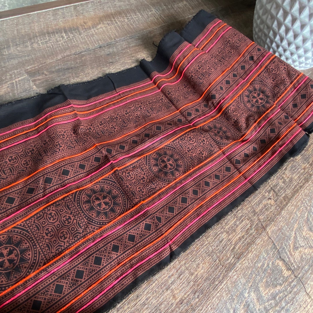 2.8 Merges ,hmong Cotton, Batik Fabric Textiles Decorated Embroidery ...