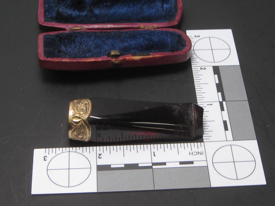 Antique Cherry Amber Cigarette or Cheroot Holder Tip With Ornate Gold ...