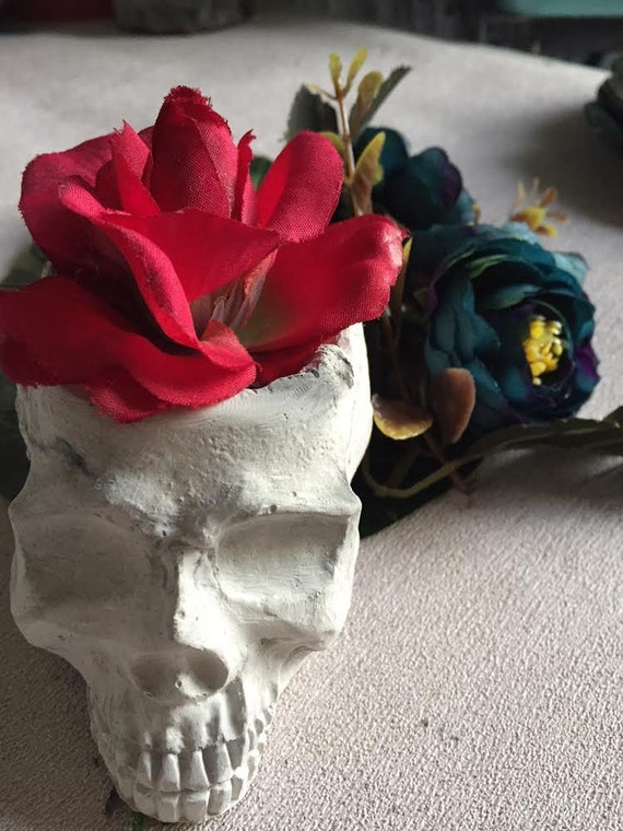 Eclectic and unique Barbara Anne skull kimo-kawaii vase Beton Concrete ...