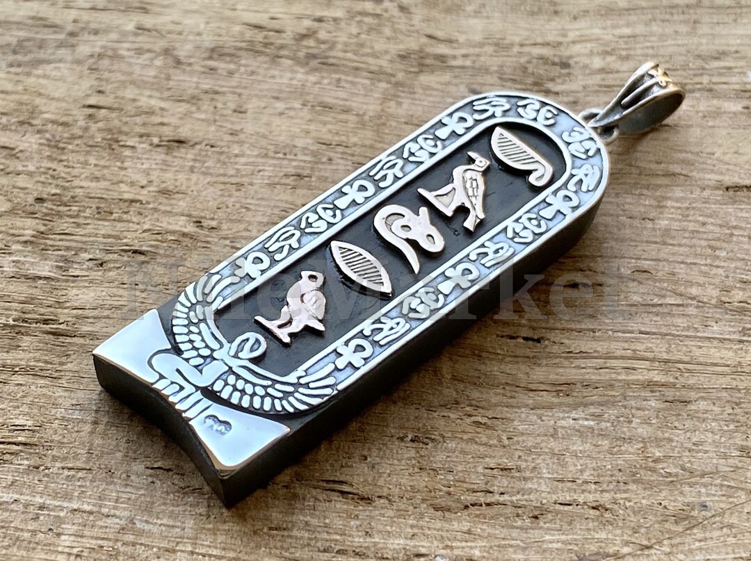 Nom personnalisé égyptien Cartouche Dark Ebony Winged Isis - Etsy France