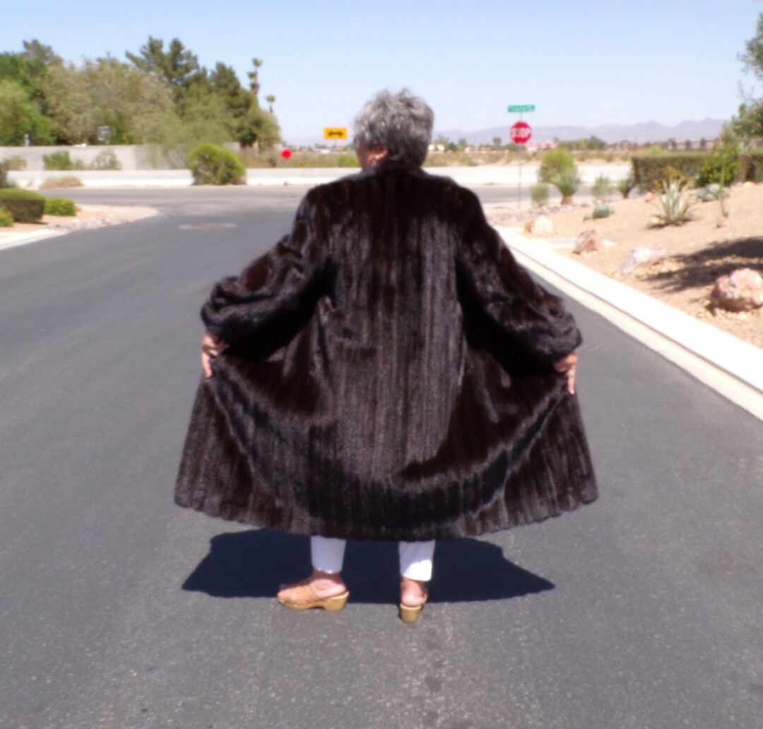 M-L 10-12 Real MINK Coat, Top-quality Black Female Ranch Mink Fur ...