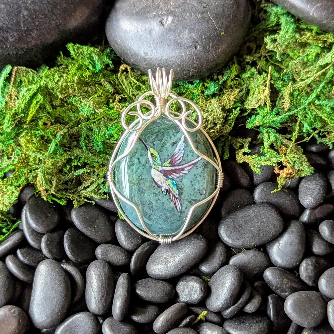 Hand Painted Hummingbird Moss Agate Pendant - Etsy