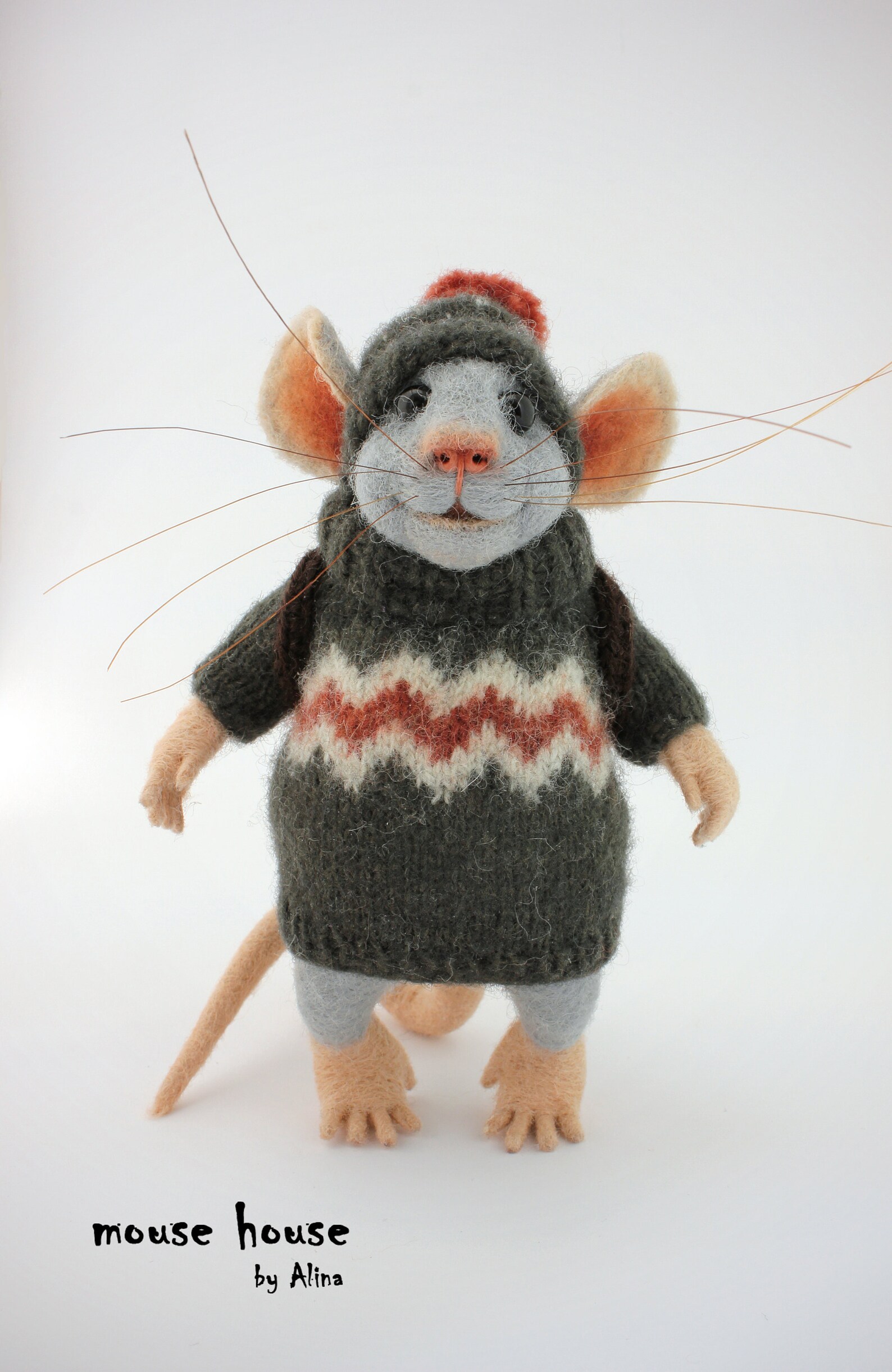 Traveler Mouse With Backpack Tourist Mouse Discoverer Grey Rat Needle ...