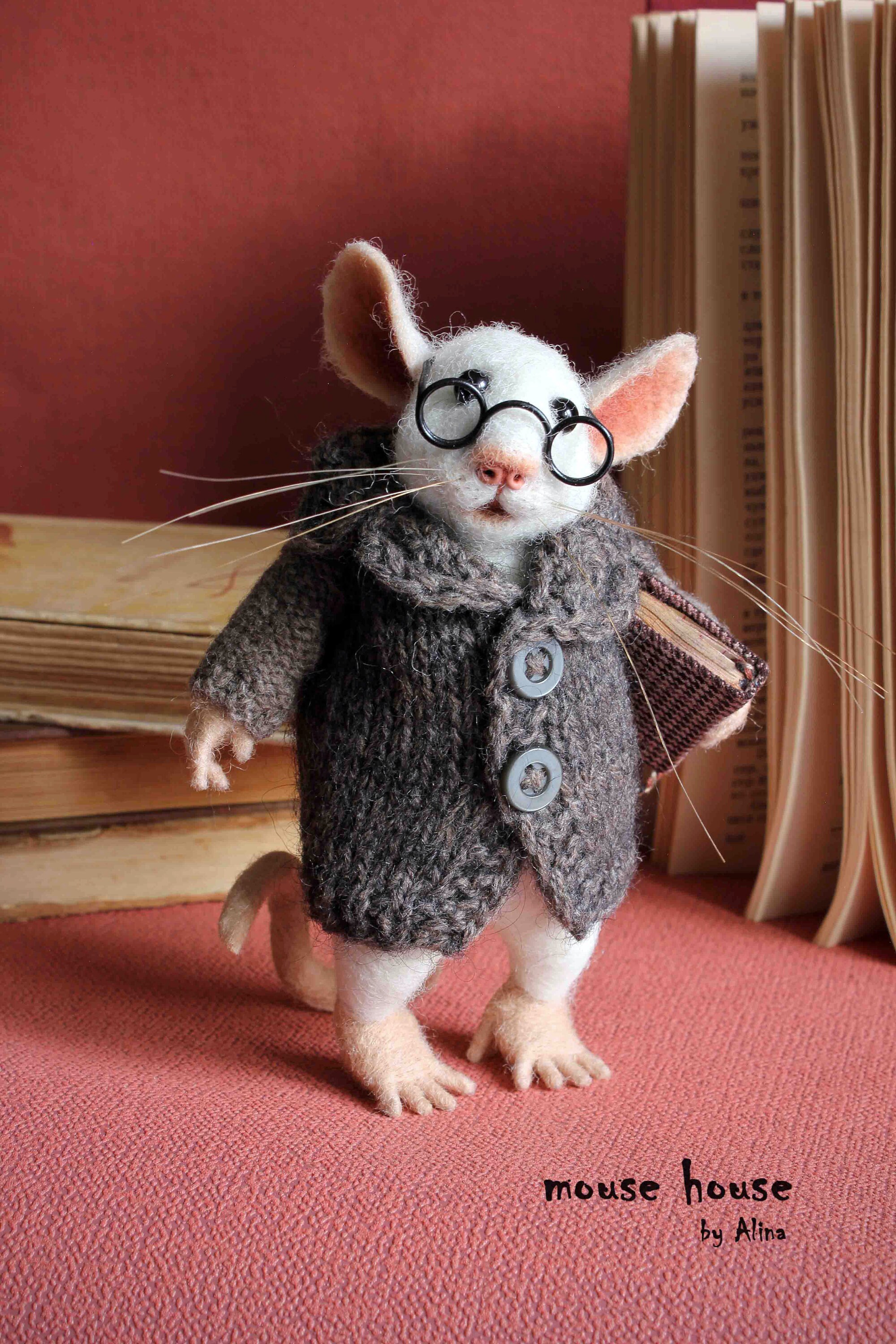 Needle Felted Grey Rat with Book and Glasses Teaching Mouse | Etsy