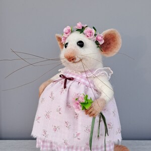 Needle Felted White Mouse With Roses OOAK - Etsy
