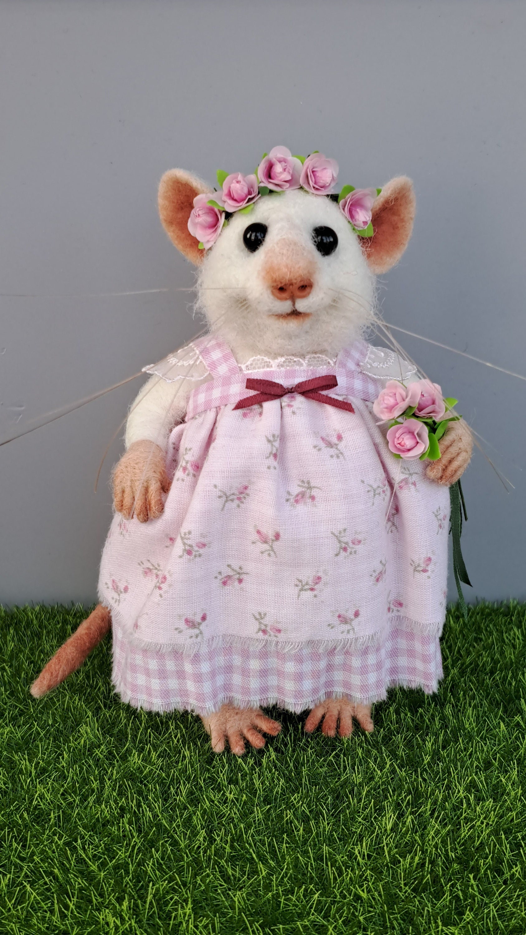 Needle Felted White Mouse With Roses OOAK - Etsy